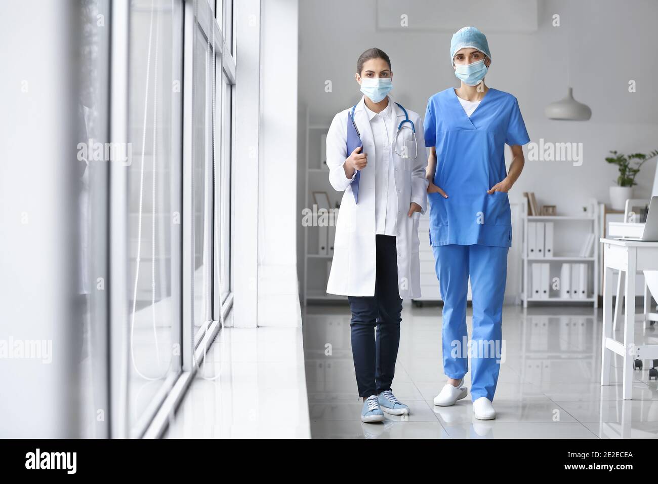 Portrait of female doctors in clinic Stock Photo - Alamy