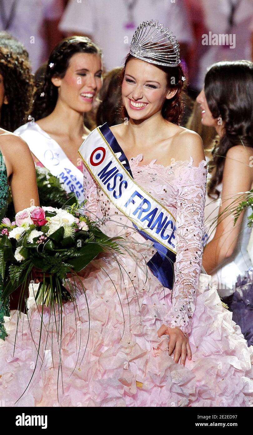 Delphine wespiser miss france 2012 hi-res stock photography and images ...