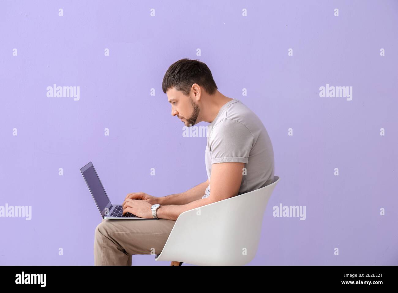 Guy back working laptop chair hi-res stock photography and images - Alamy
