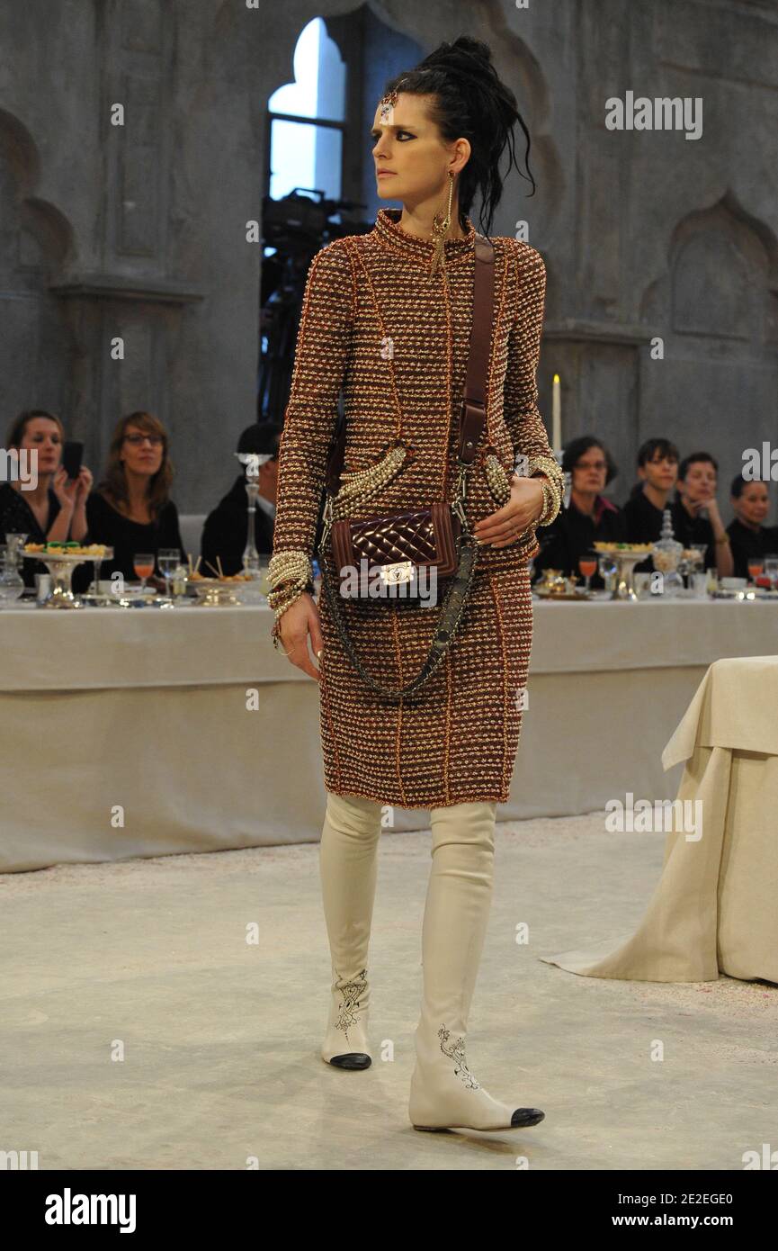 Stella tennant chanel hi-res stock photography and images - Alamy