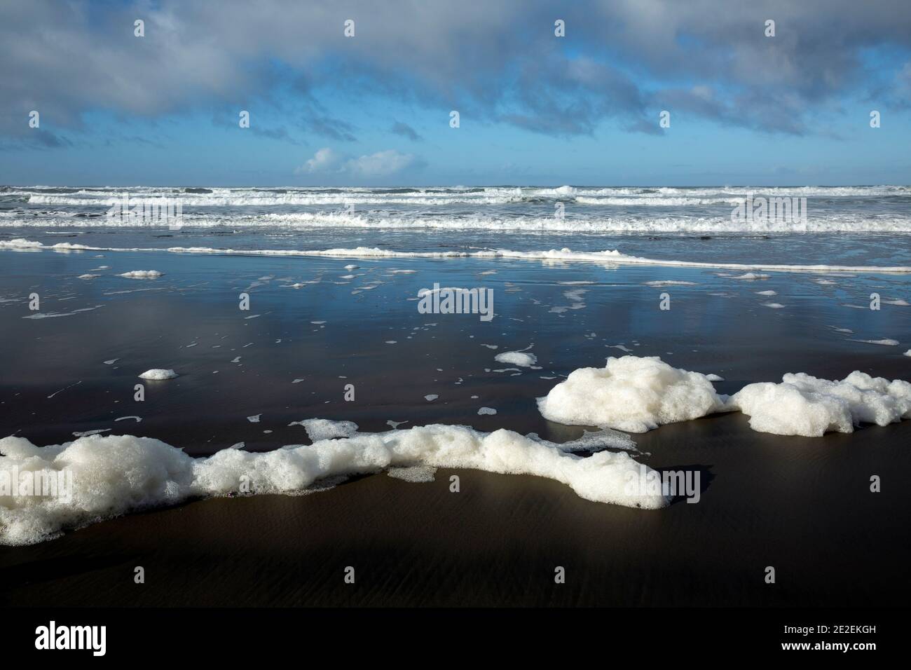 Horizontal lines on a beach hi-res stock photography and images - Alamy