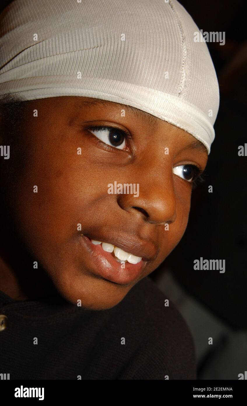 Portrait of a kid in Harlem street, New York.Portrait d'un enfant ...