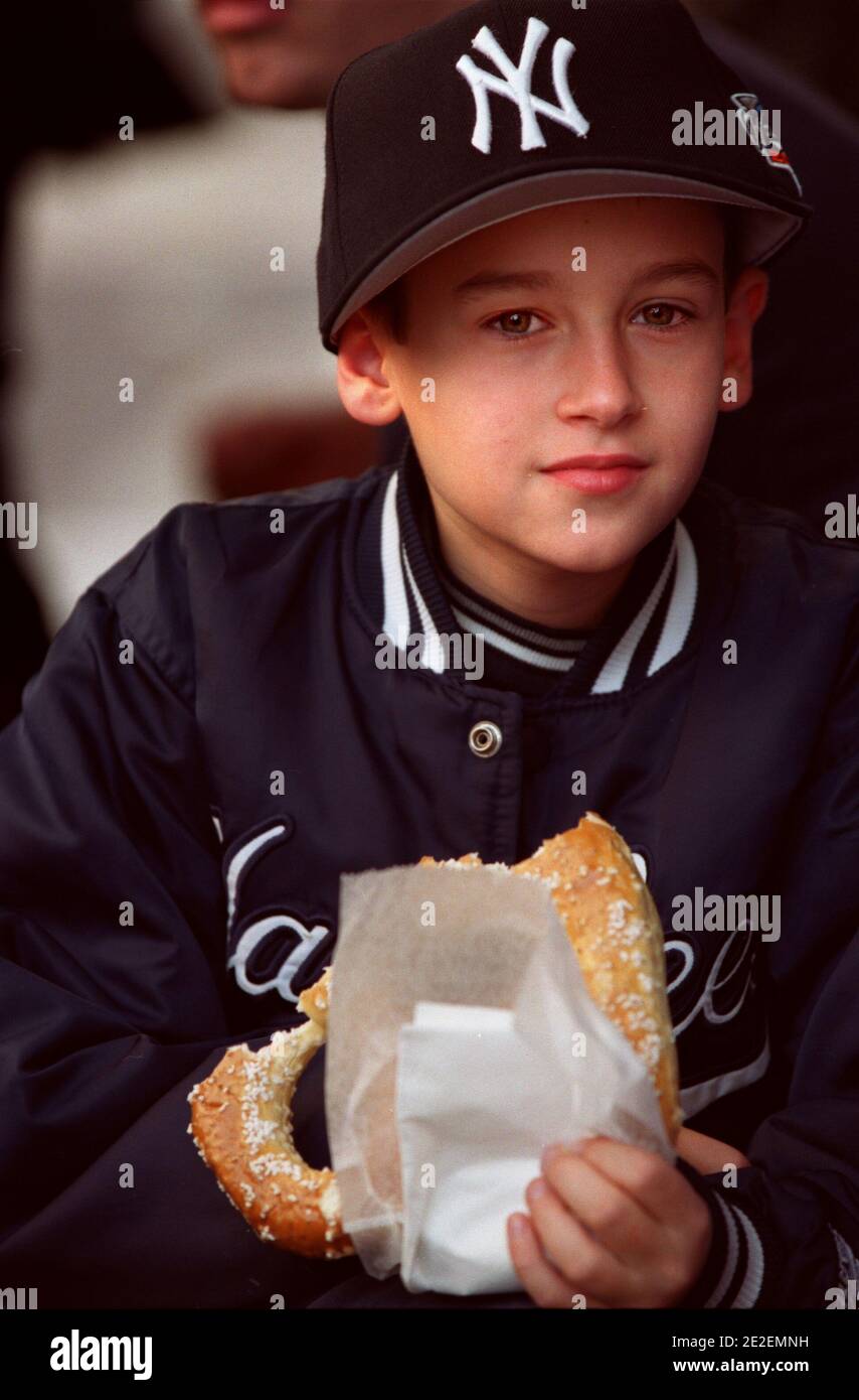 Garçon enfant hi-res stock photography and images - Alamy