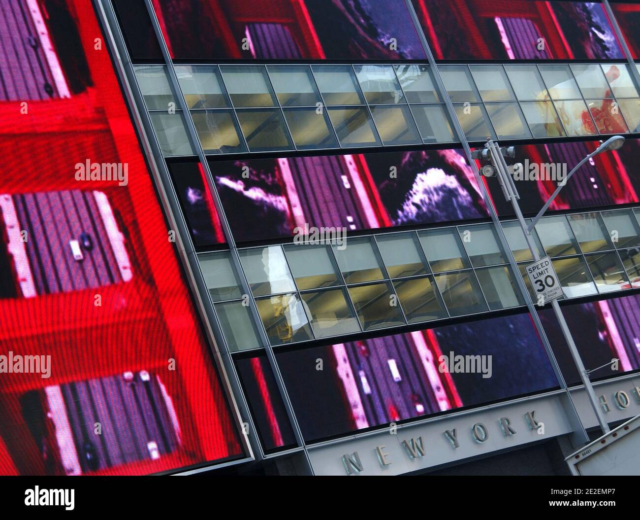 Front in Times Square, New York.Façade dans Times Square, New York ...