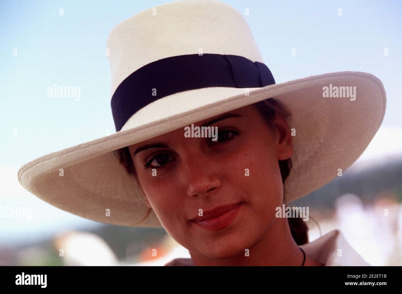 Elegant lady wearing panama hi-res stock photography and images - Alamy