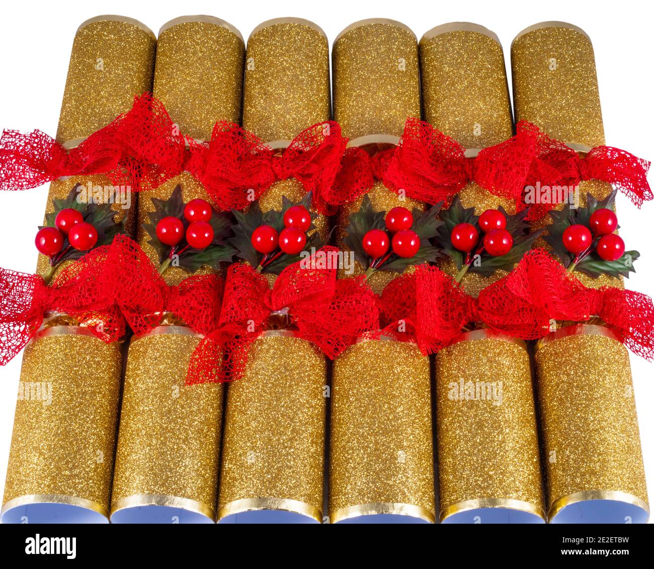 Family pulling christmas crackers dinner hi-res stock photography and ...