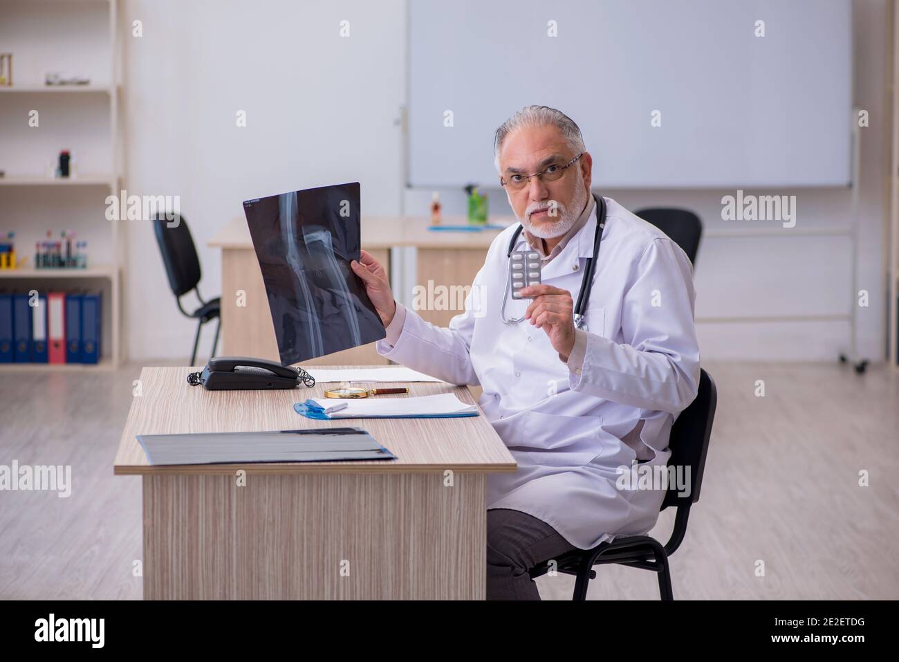 Old doctor radiologist working in the clinic Stock Photo - Alamy