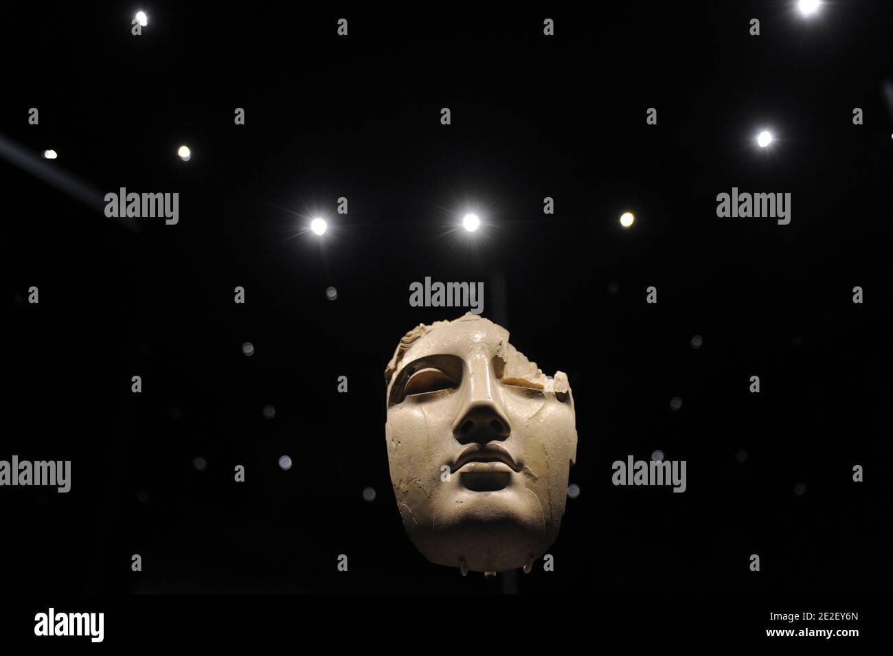 Ivory statue renaissance hi-res stock photography and images - Alamy