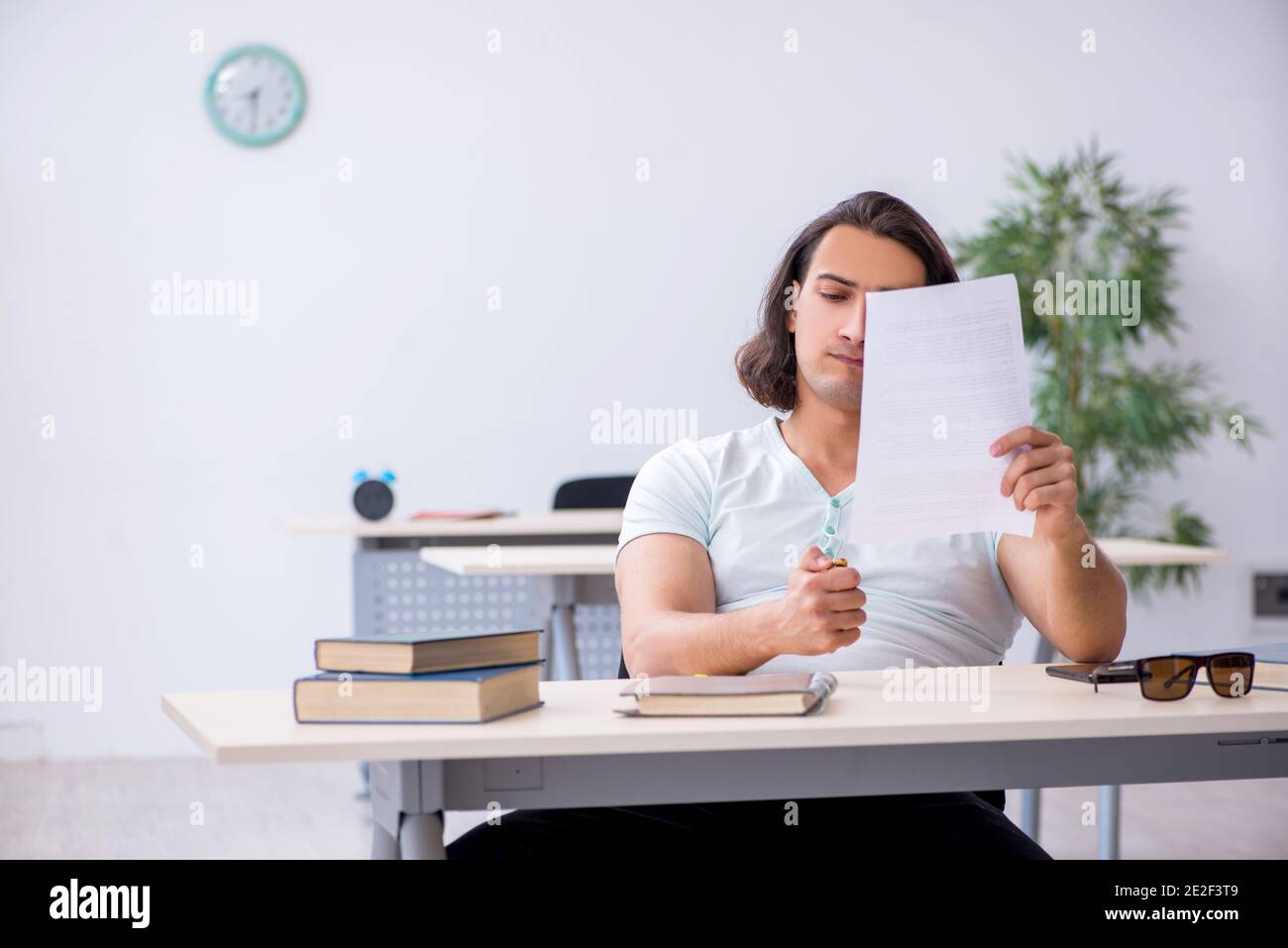 Failed exam sad hi-res stock photography and images - Alamy