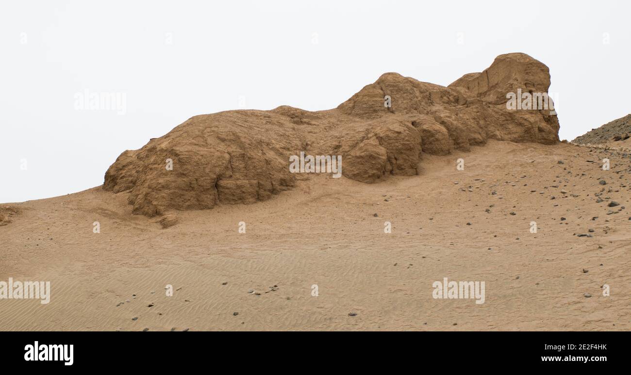 El Huarco - Cerro Azul, Pre hispanic, wall of temple Stock Photo - Alamy