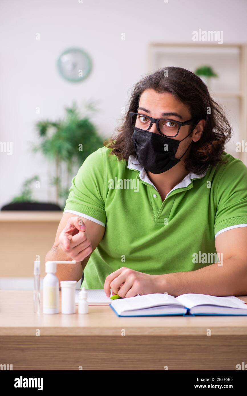 Viral aerosol infection hi-res stock photography and images - Alamy