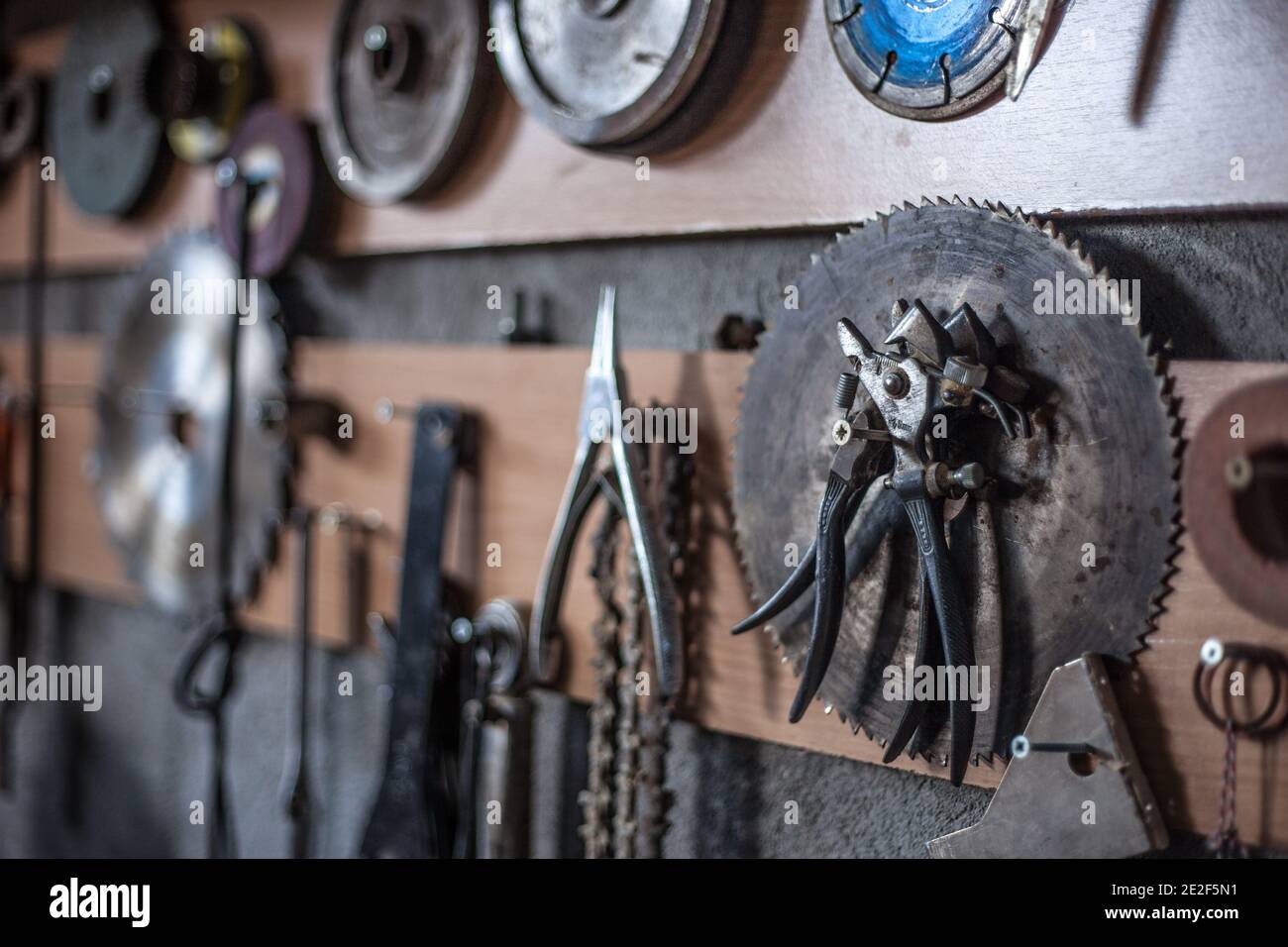 Metal instruments hi-res stock photography and images - Alamy