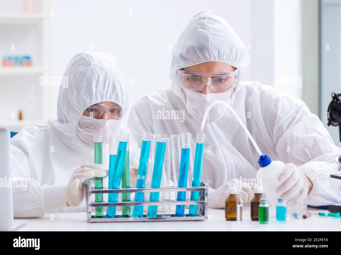 The two scientists working in the chemical lab Stock Photo - Alamy