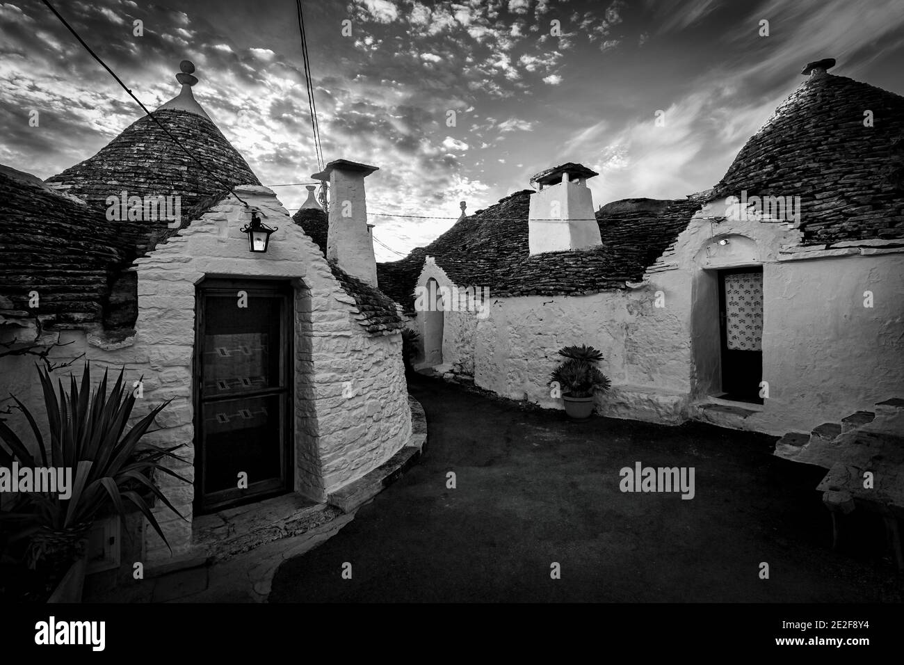 Trulli house hi-res stock photography and images - Alamy