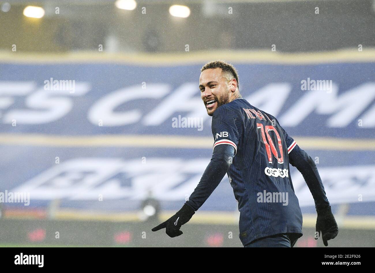 Neymar paris trophy hi-res stock photography and images - Alamy