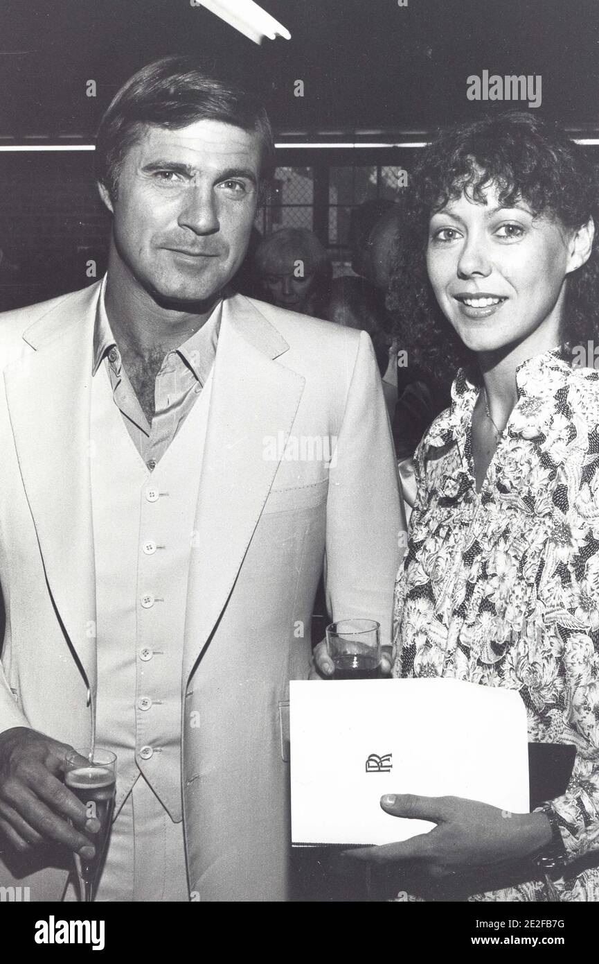 JENNY AGUTTER with Gil Gerard Credit: Ralph Dominguez/MediaPunch Stock ...