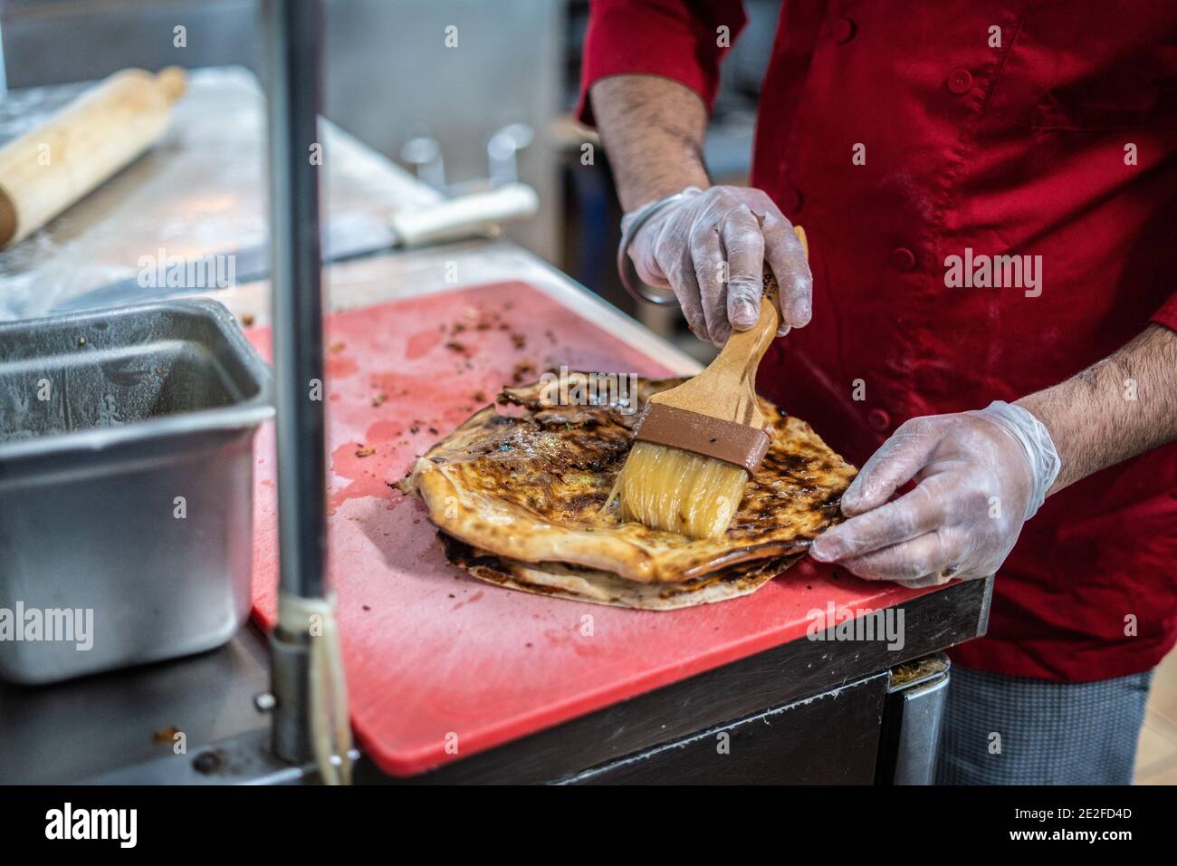 Chef making a delicious traditional tandoori bread Stock Photo - Alamy