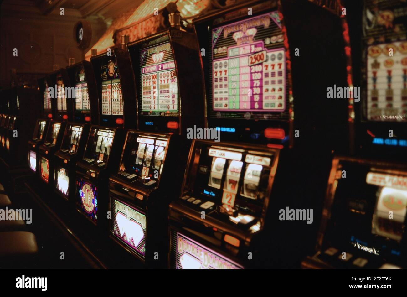 Las vegas slot machines 1990s hi-res stock photography and images - Alamy