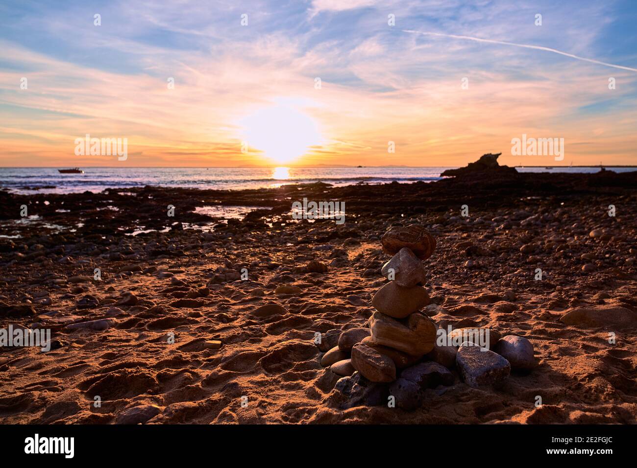 Balance scale rocks hi-res stock photography and images - Alamy