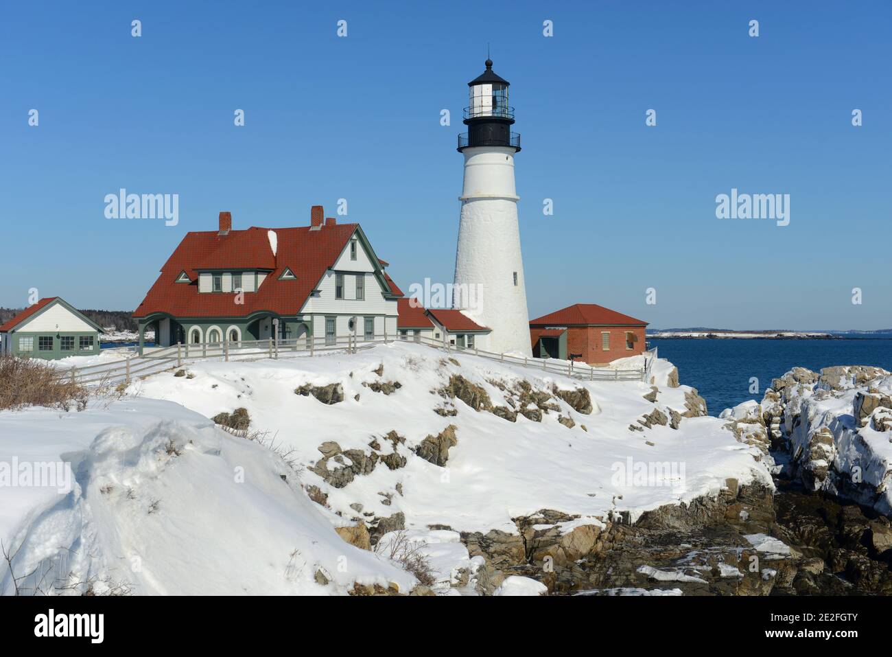 Portland Head Lighthouse and keepers' house in winter, Cape Elizabeth ...