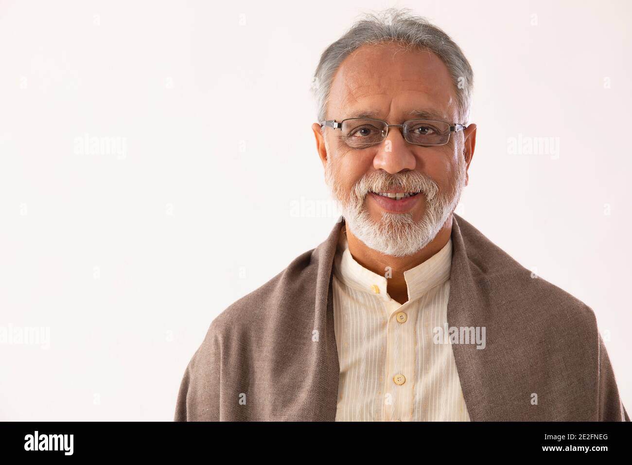 A HAPPY OLD MAN LOOKING AT CAMERA AND SMILING Stock Photo - Alamy
