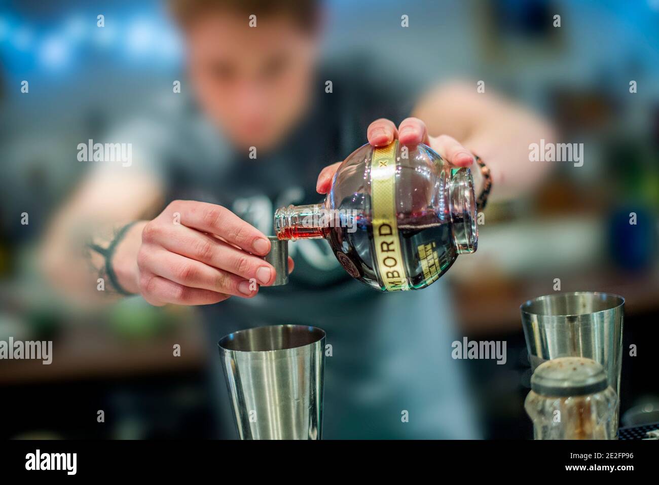 Making coctails hi-res stock photography and images - Alamy