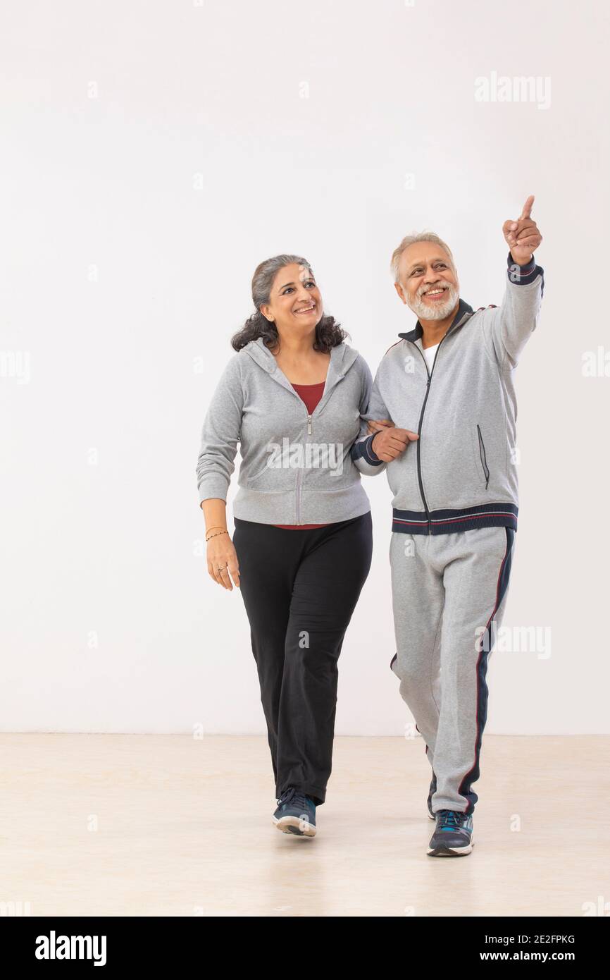 Old man walking away hi-res stock photography and images - Alamy