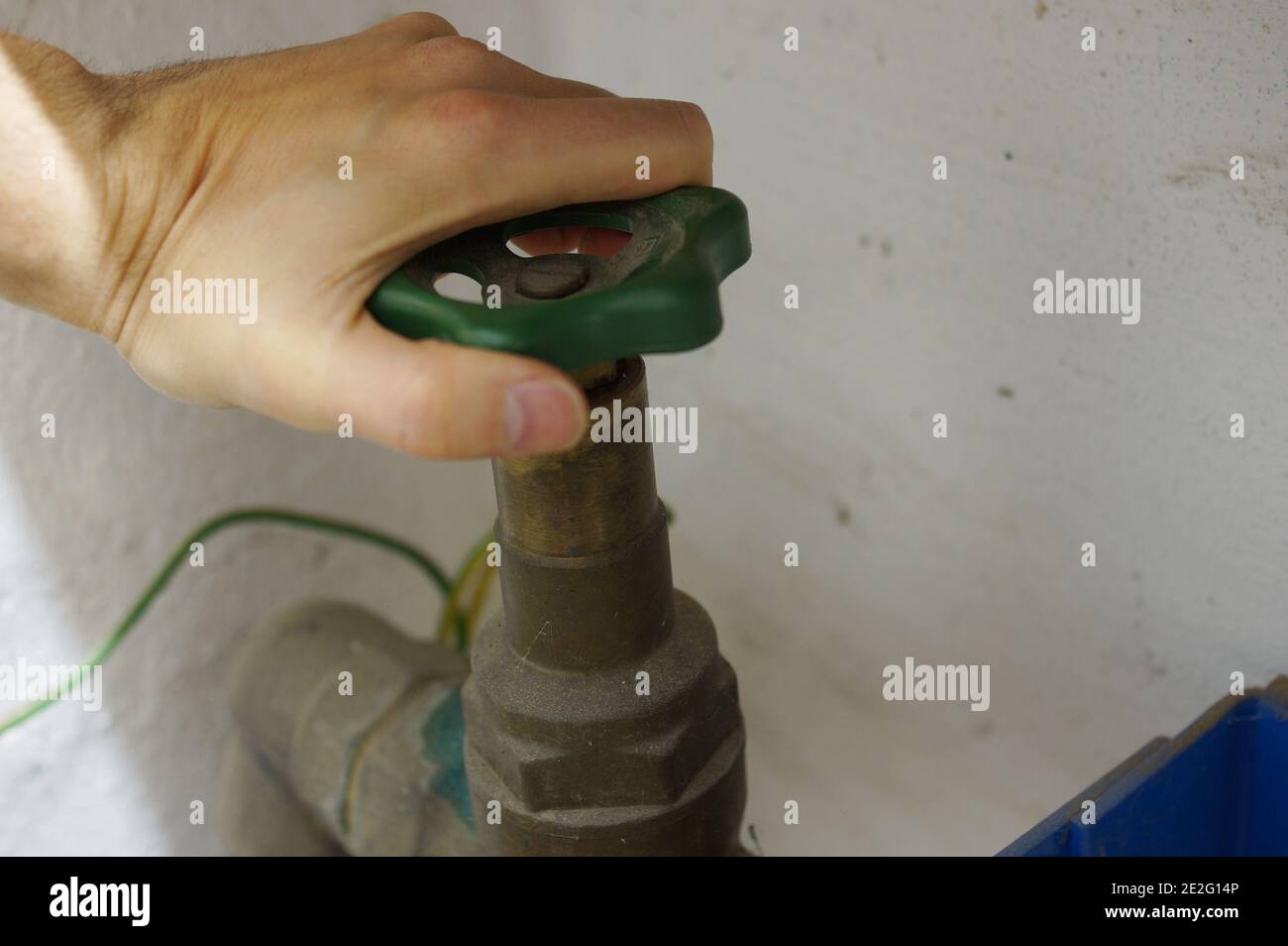 Hand closing valve hi-res stock photography and images - Alamy