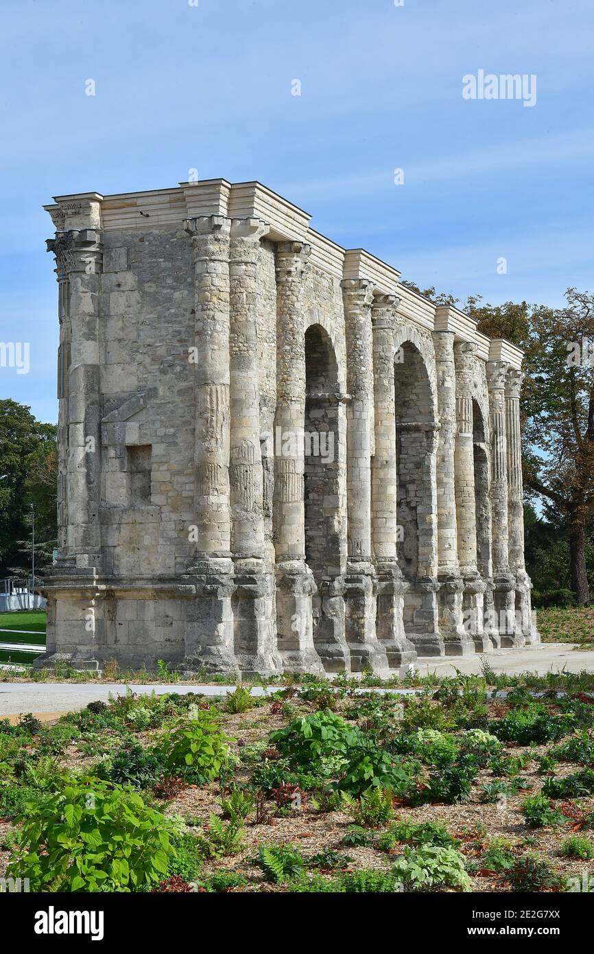 Reims (north-eastern France): "Porte de Mars", an ancient Roman ...
