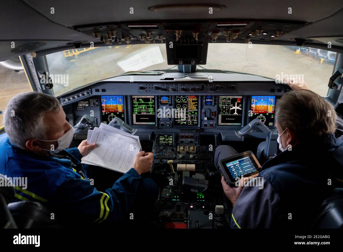 Embraer cockpit hi-res stock photography and images - Alamy