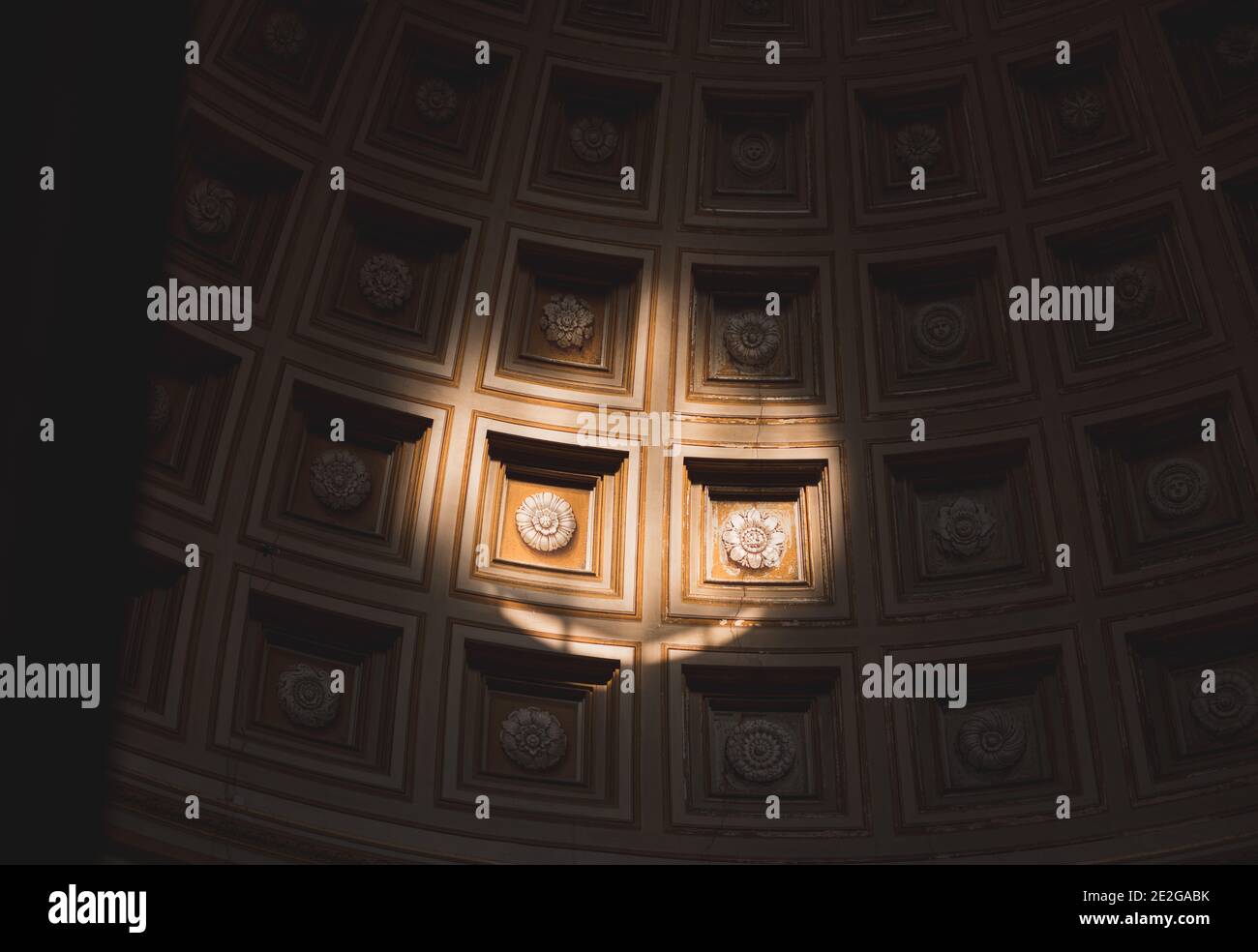 Sun coming through the Pantheon in Rome Stock Photo - Alamy