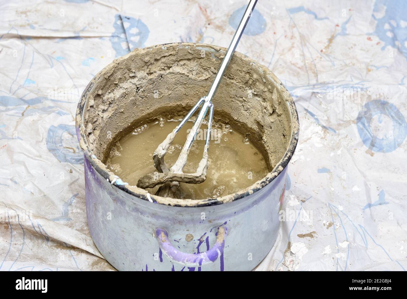 mixing the solution in container. construction, repair Stock Photo - Alamy