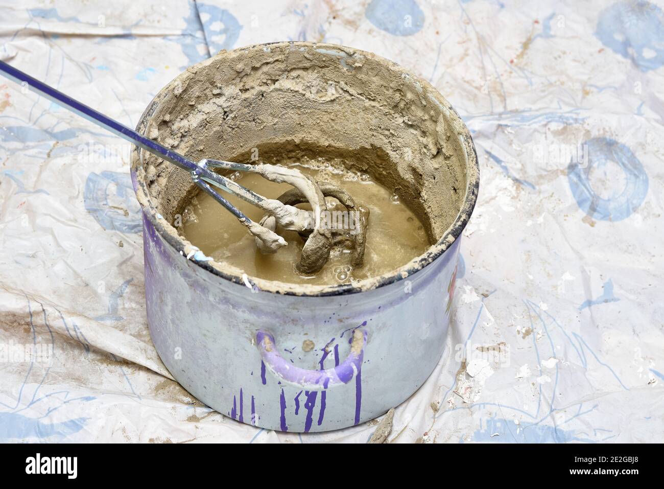 mixing the solution in container. construction, repair Stock Photo - Alamy