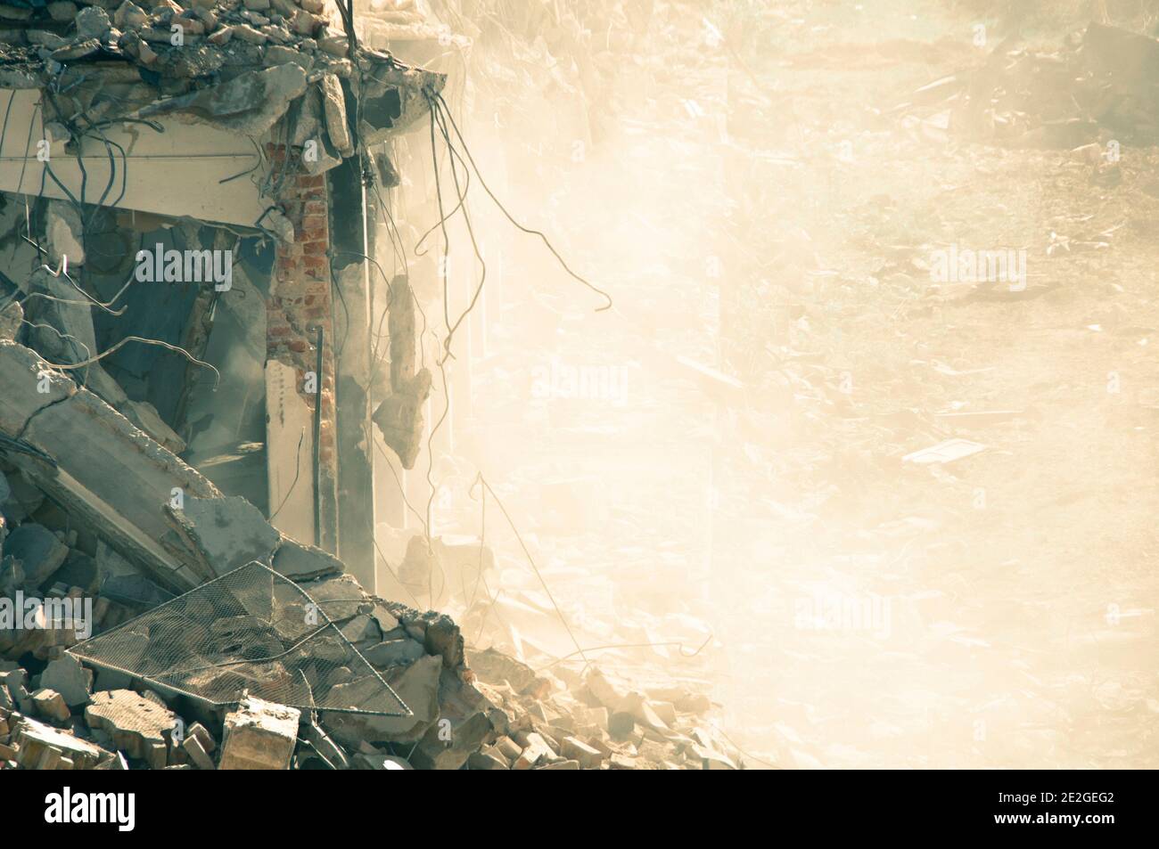 Demolition of a building hi-res stock photography and images - Alamy