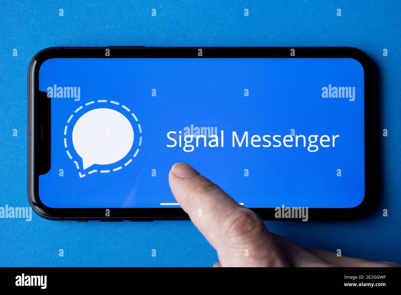 Signal logo hi-res stock photography and images - Alamy