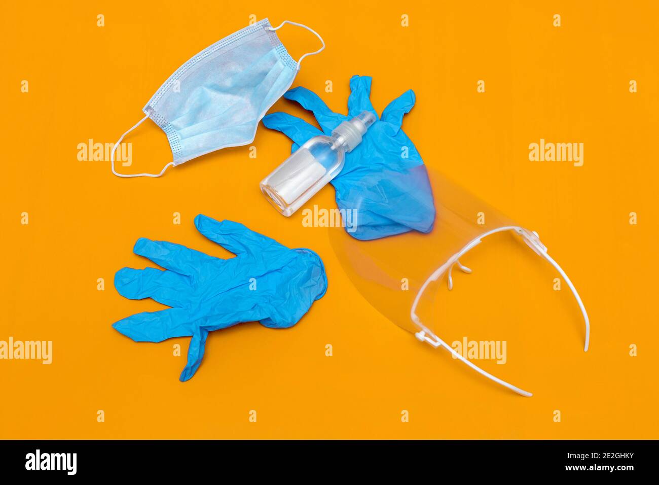 Goggles and surgical gloves hi-res stock photography and images - Alamy
