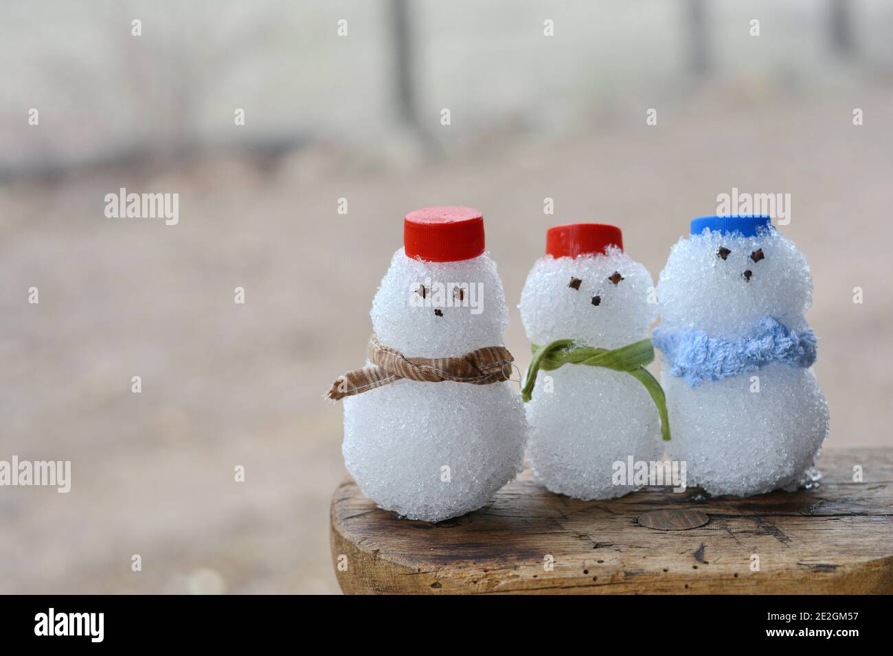Singing snowmen hi-res stock photography and images - Alamy