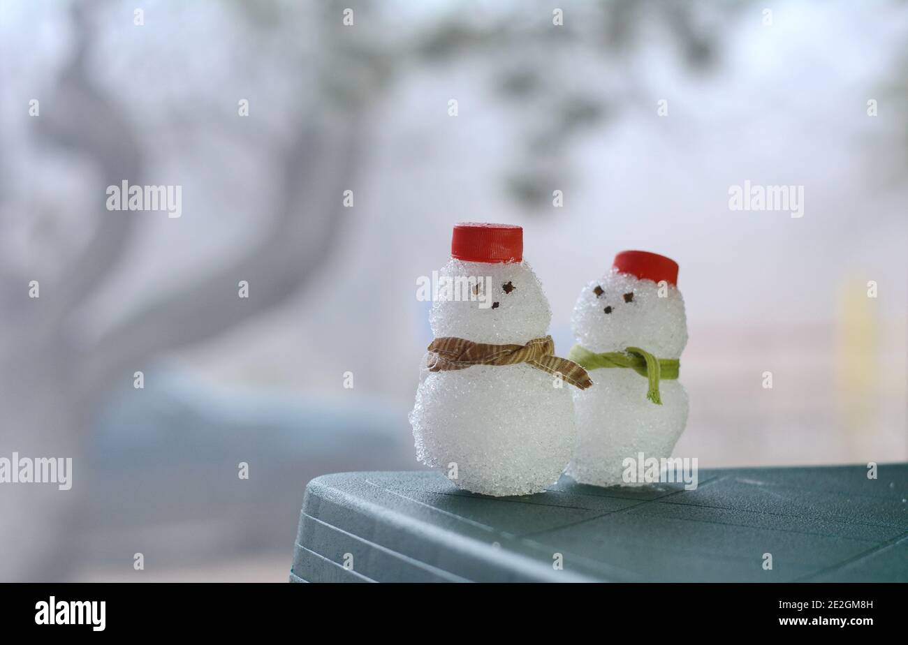 Singing snowmen hi-res stock photography and images - Alamy