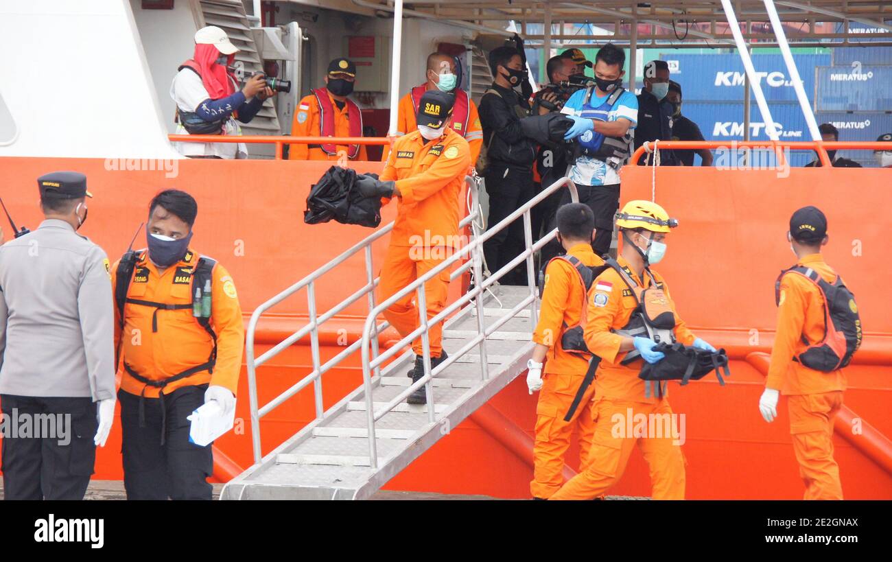 Jakarta, DKI Jakarta, INDONESIA. 14th Jan, 2021. The Basarnas ship ...