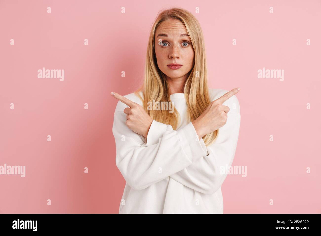 Opposite directions pointing hi-res stock photography and images - Alamy