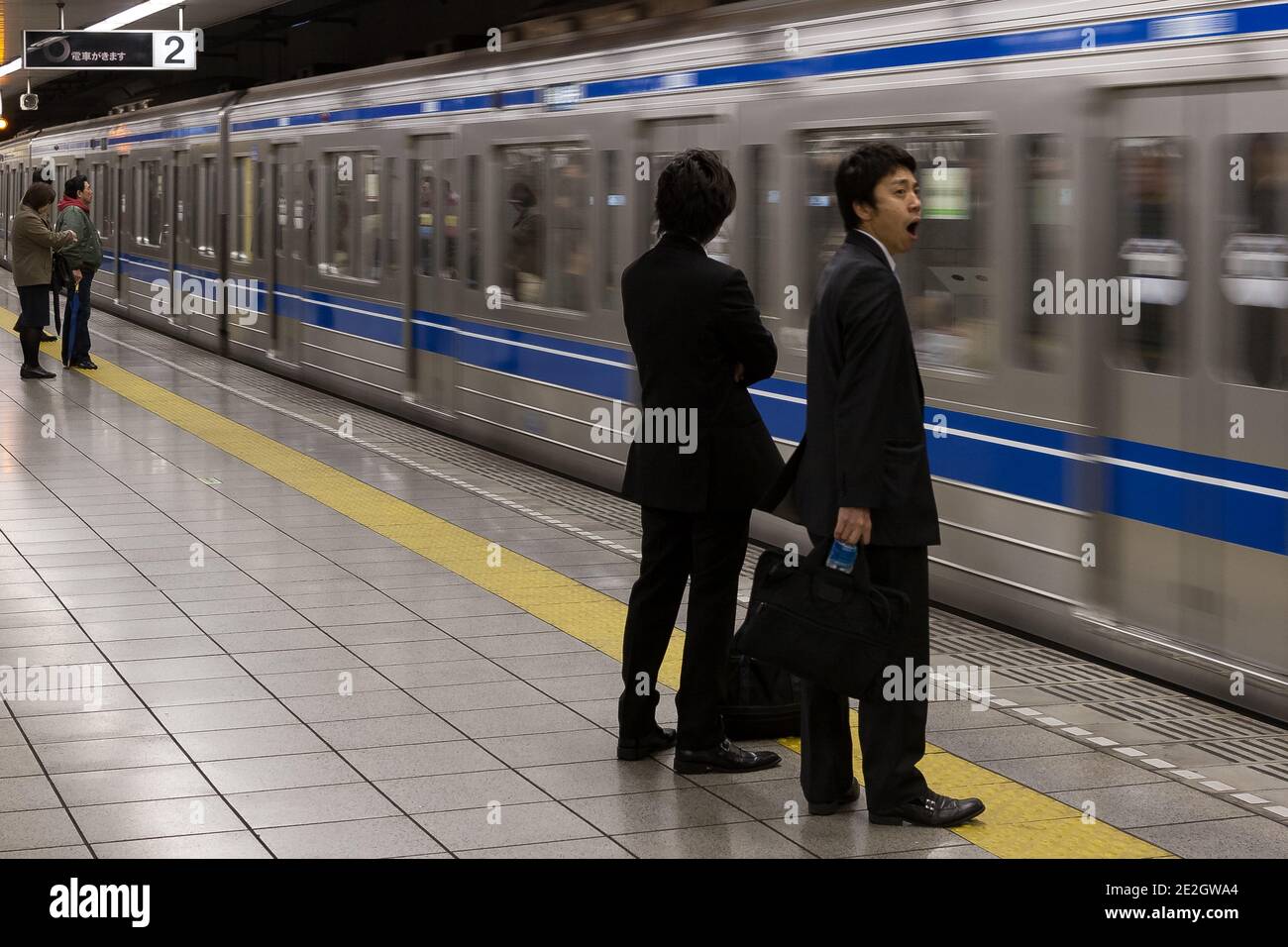 Yawning japanese salaryman hi-res stock photography and images - Alamy