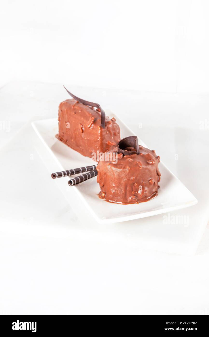 Cold chocolate pudding mousse cake pastries Stock Photo - Alamy