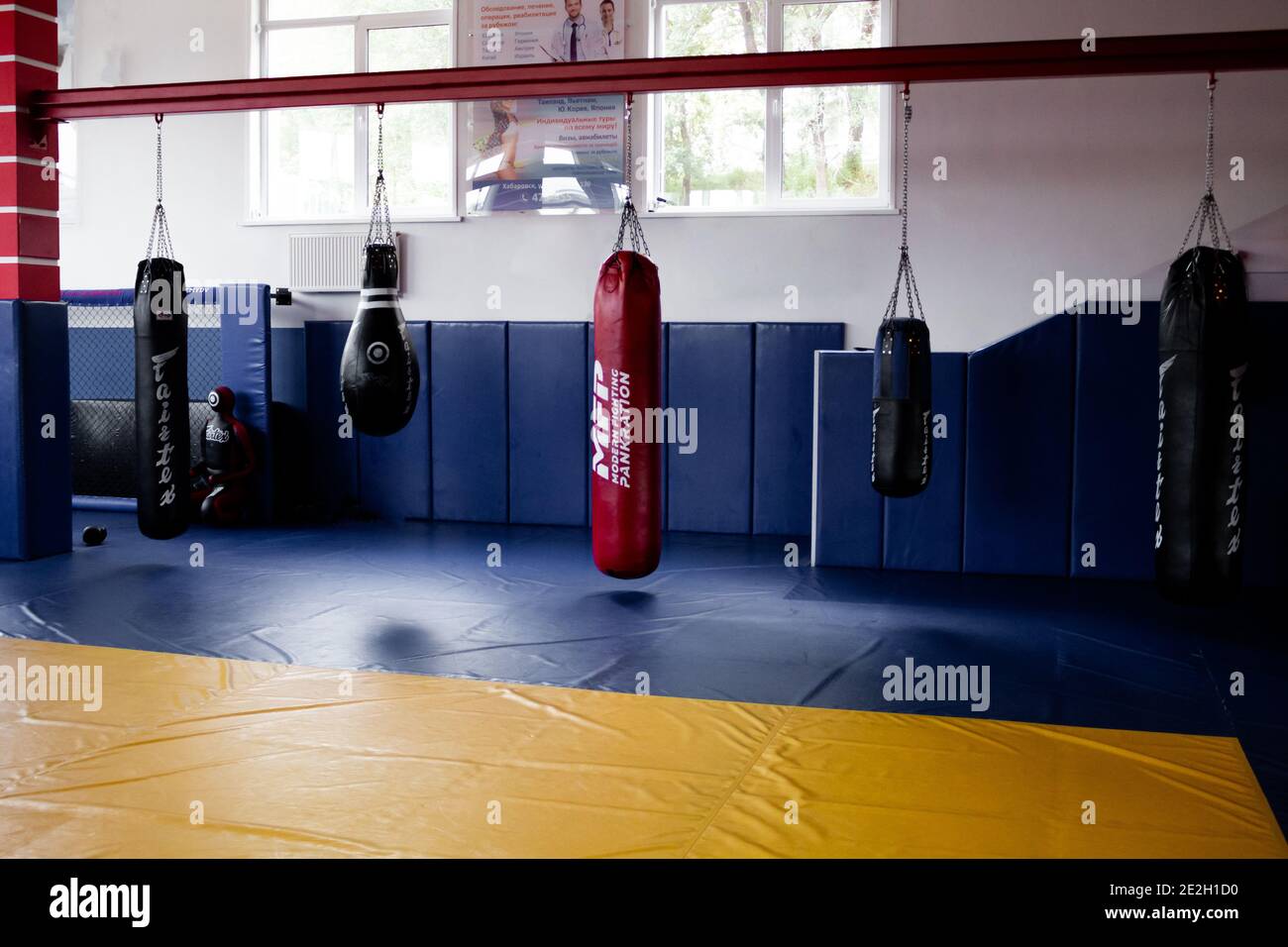 Barefoot boxing hi-res stock photography and images - Alamy