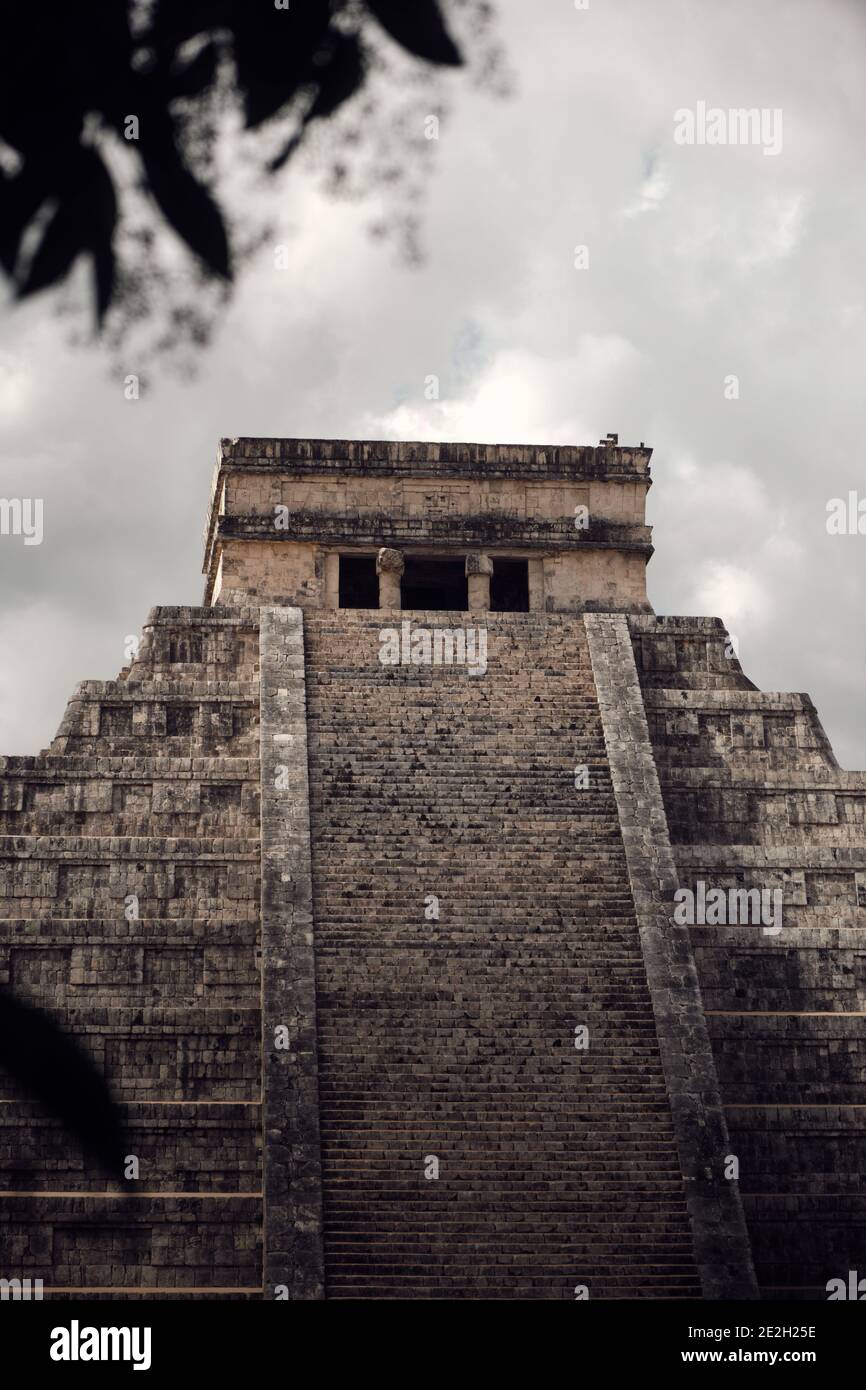 Shot chichen itza maya hi-res stock photography and images - Alamy