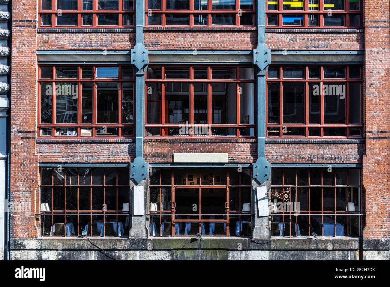 Old warehouse converted bar restaurant hi-res stock photography and ...