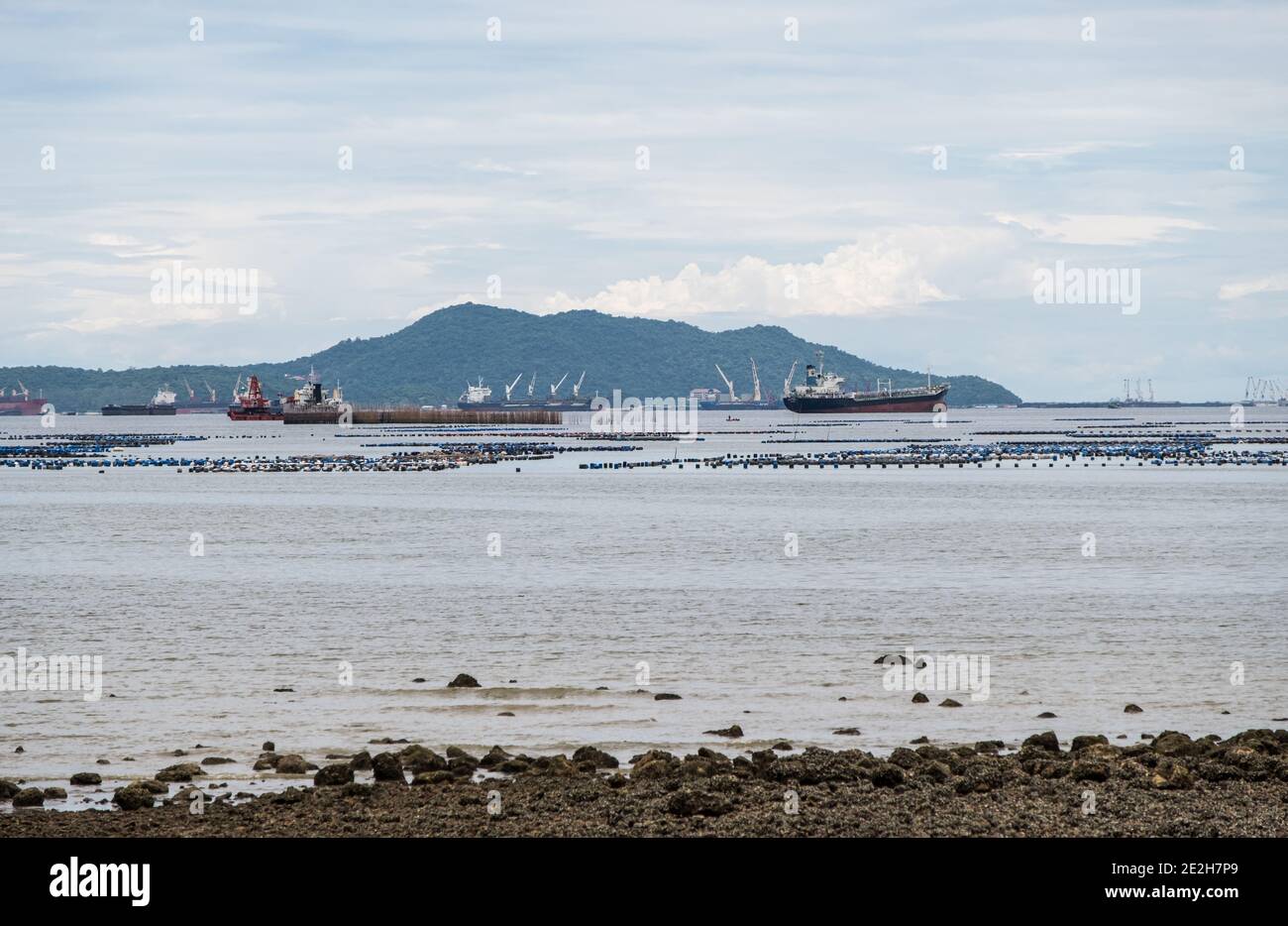 Container ships waiting hi-res stock photography and images - Alamy