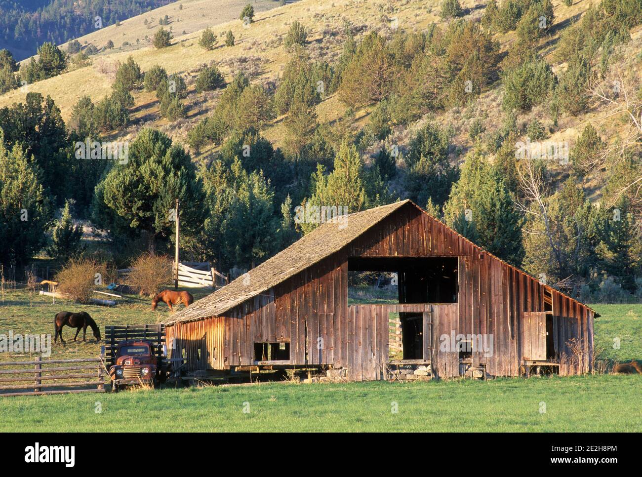 John Day River valley barn, Journey through Time National Scenic Byway ...