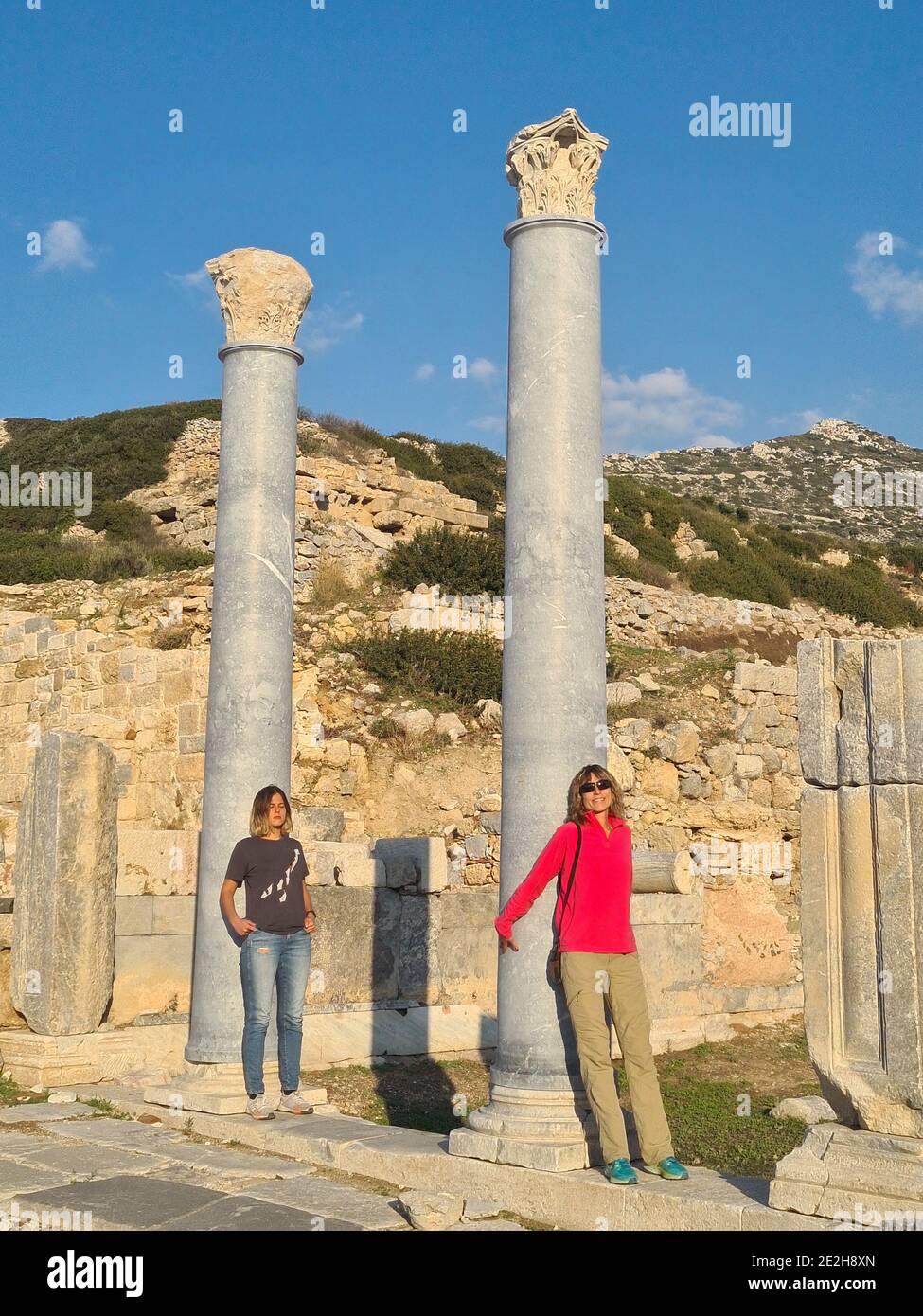 Girl leaning against column hi-res stock photography and images - Alamy
