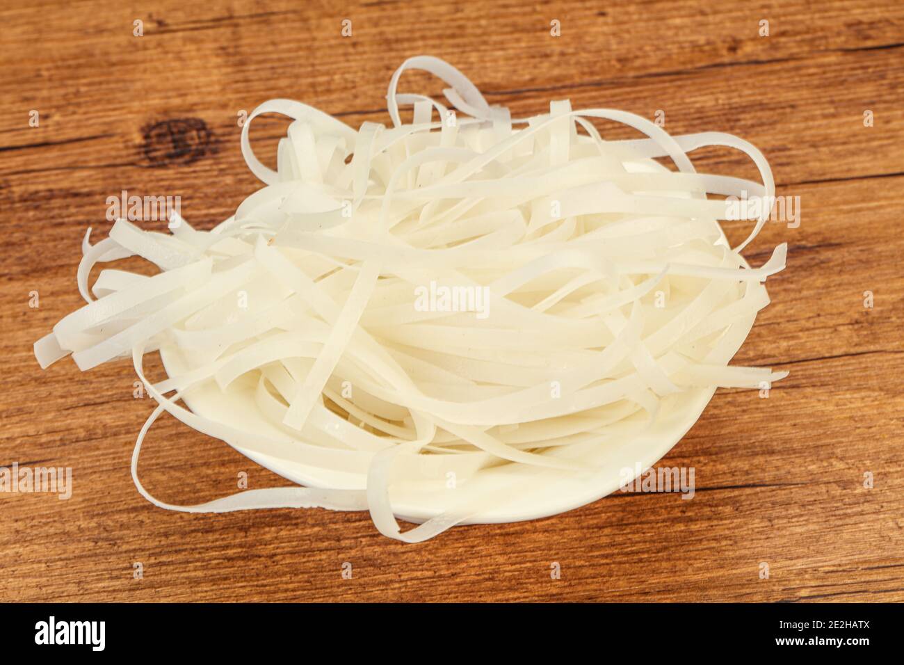 Boiled rice noodle ready for cooking Stock Photo - Alamy