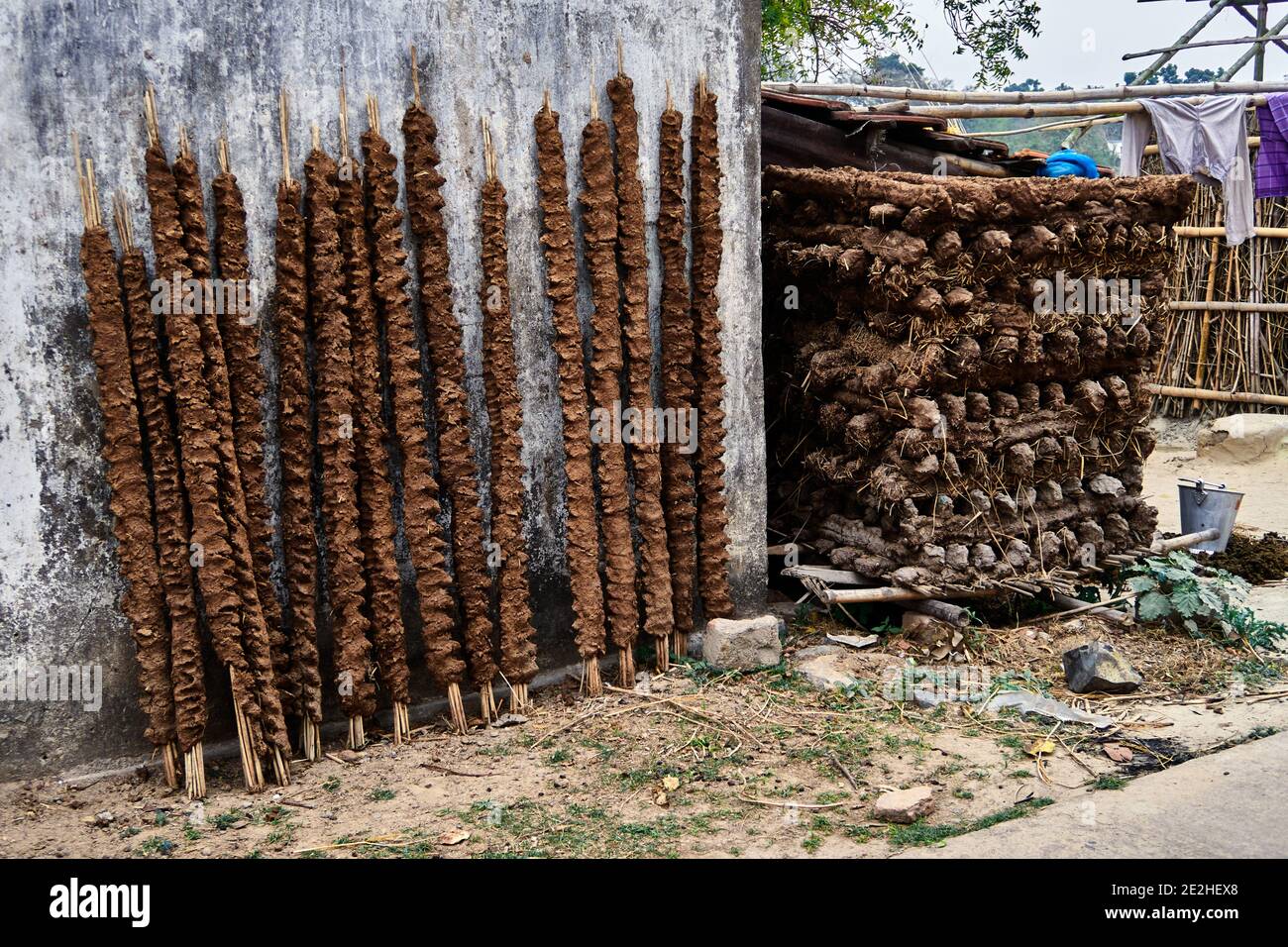 Cow dung wall hi-res stock photography and images - Alamy